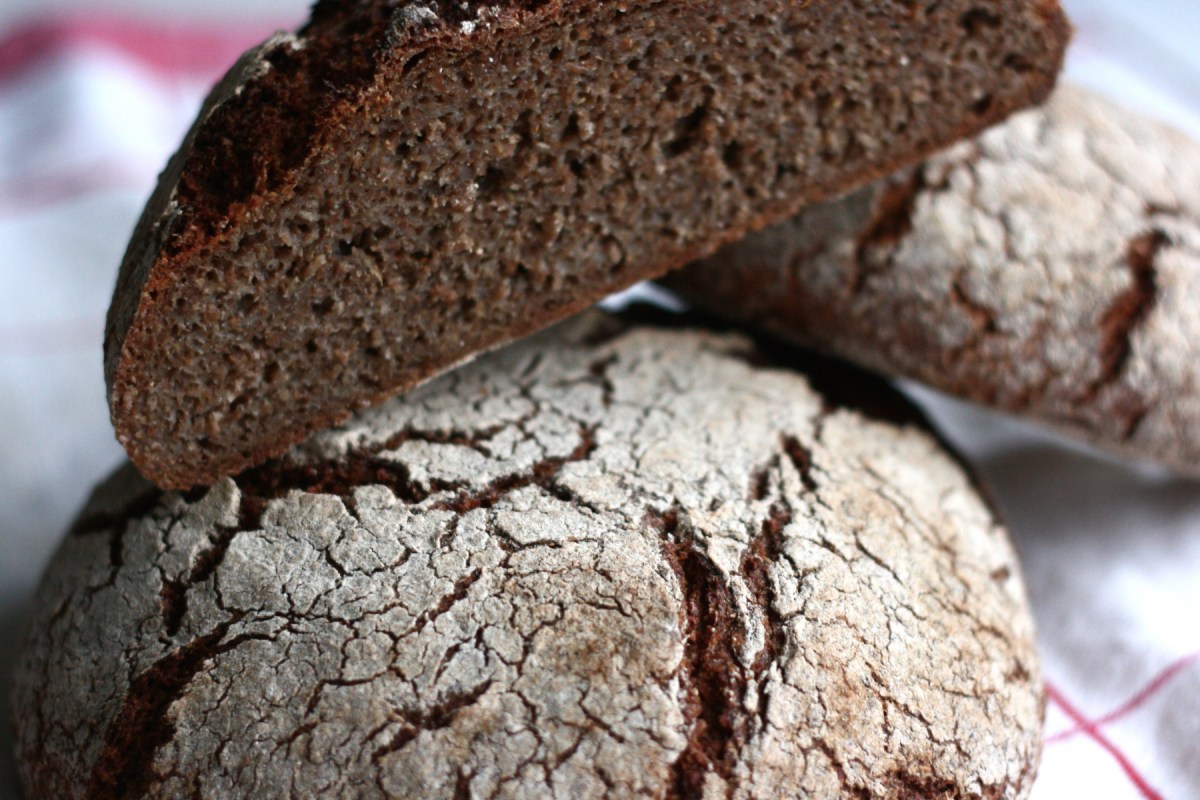 Sourdough starter and bread | Jarkko Tiainen.